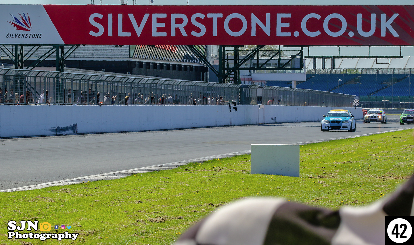 750MC at a Sunny Silverstone National... - Paddock 42